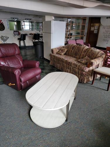 Slumberland makes Green Room donation to LTO | Community | southernminn.com