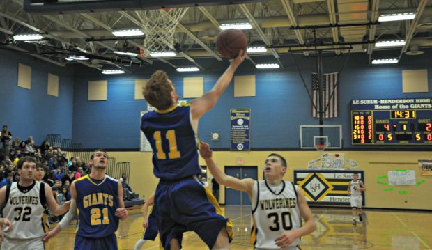 Le Sueur-Henderson boys basketball fends off Sibley East at the buzzer ...