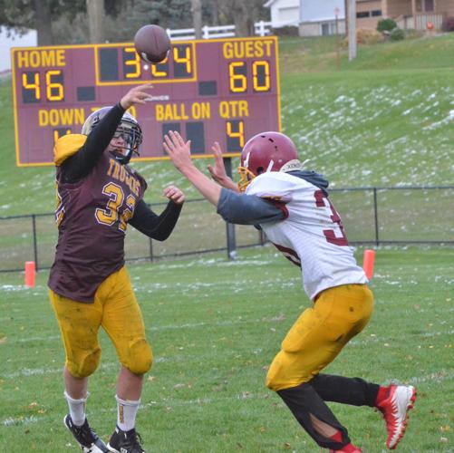 MSAD football drops border battle to end season | Sports | southernminn.com