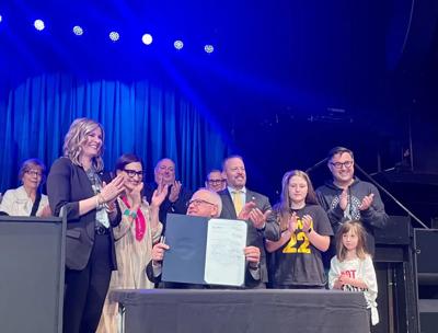 Gov. Tim Walz signs ‘Taylor Swift bill’ into law, requiring more ...