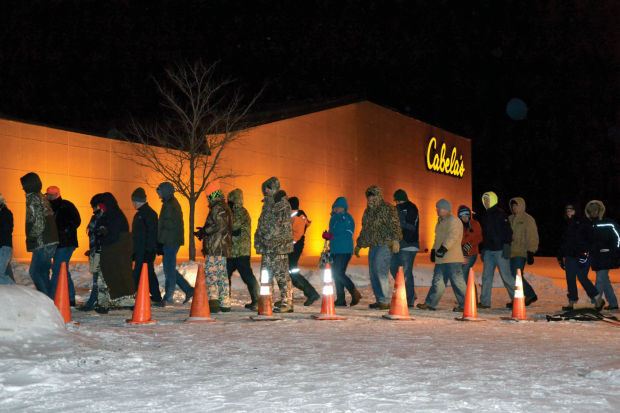 Calm lines at Cabela's, Fleet Farm in Owatonna for Black Friday ...