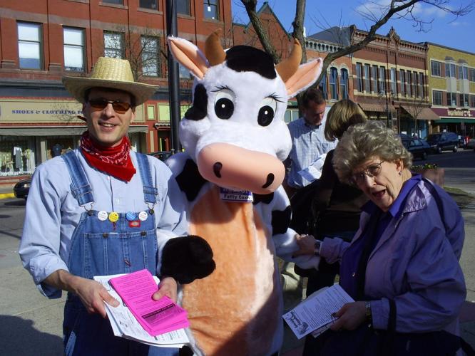 Exhibit celebrating pioneering Northfield woman journalist Maggie Lee ...
