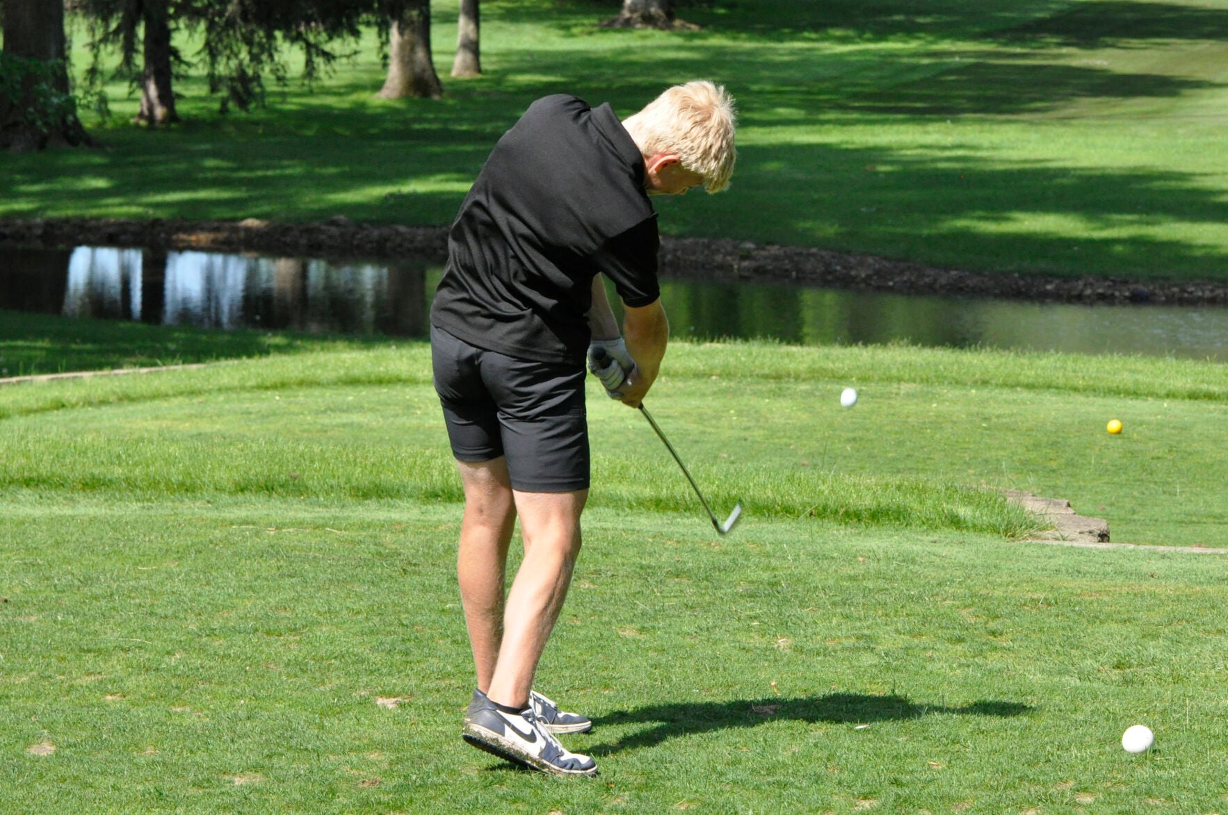 Tews advances to Section Finals as Giants boys golf battles in opening ...