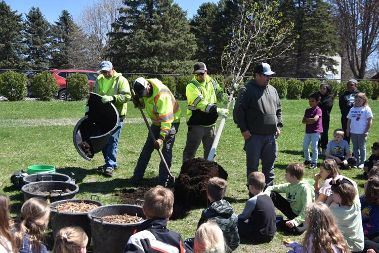 Le Sueur celebrates Arbor Day with tree planting | News | southernminn.com