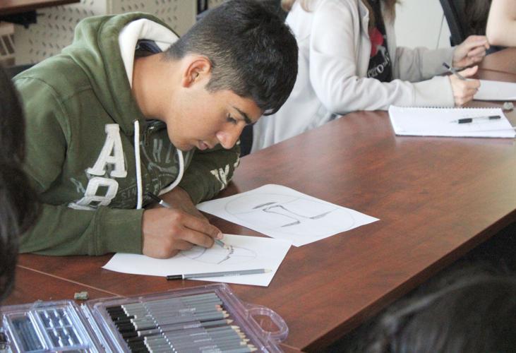 Faribault artist offers second year of free art classes, more time ...