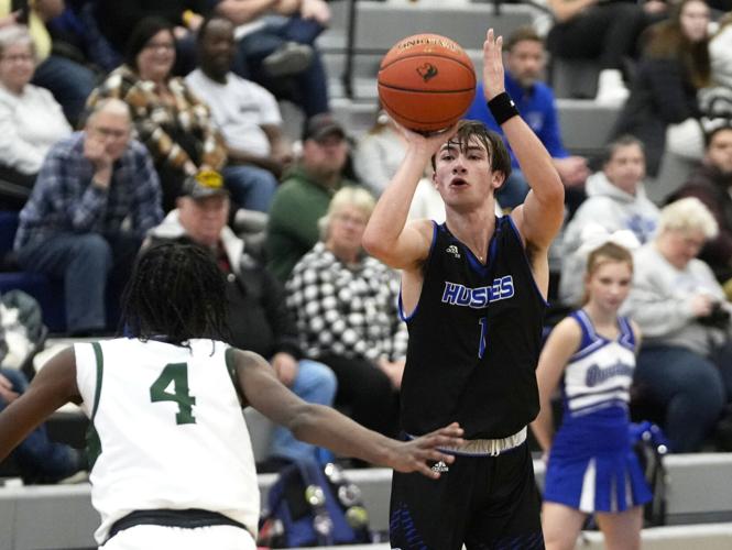 Huskies' hot start prevails over Falcons' comeback in home win | Sports ...