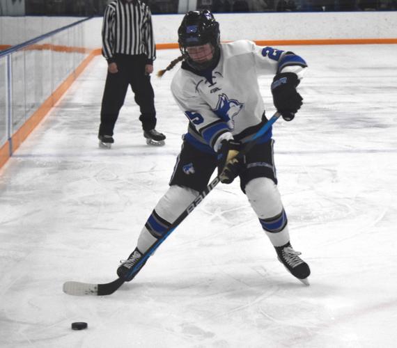 Huskies' comeback in 3rd period falls short as they lose to Bears 7-4 ...