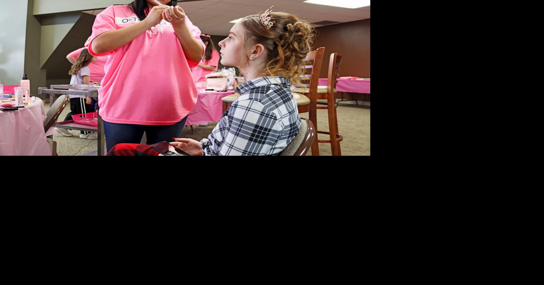 Volunteers help girls prep for prom | News | southernminn.com