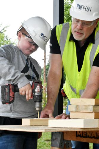 Met-Con helps STEAM students build picnic tables for new playground ...