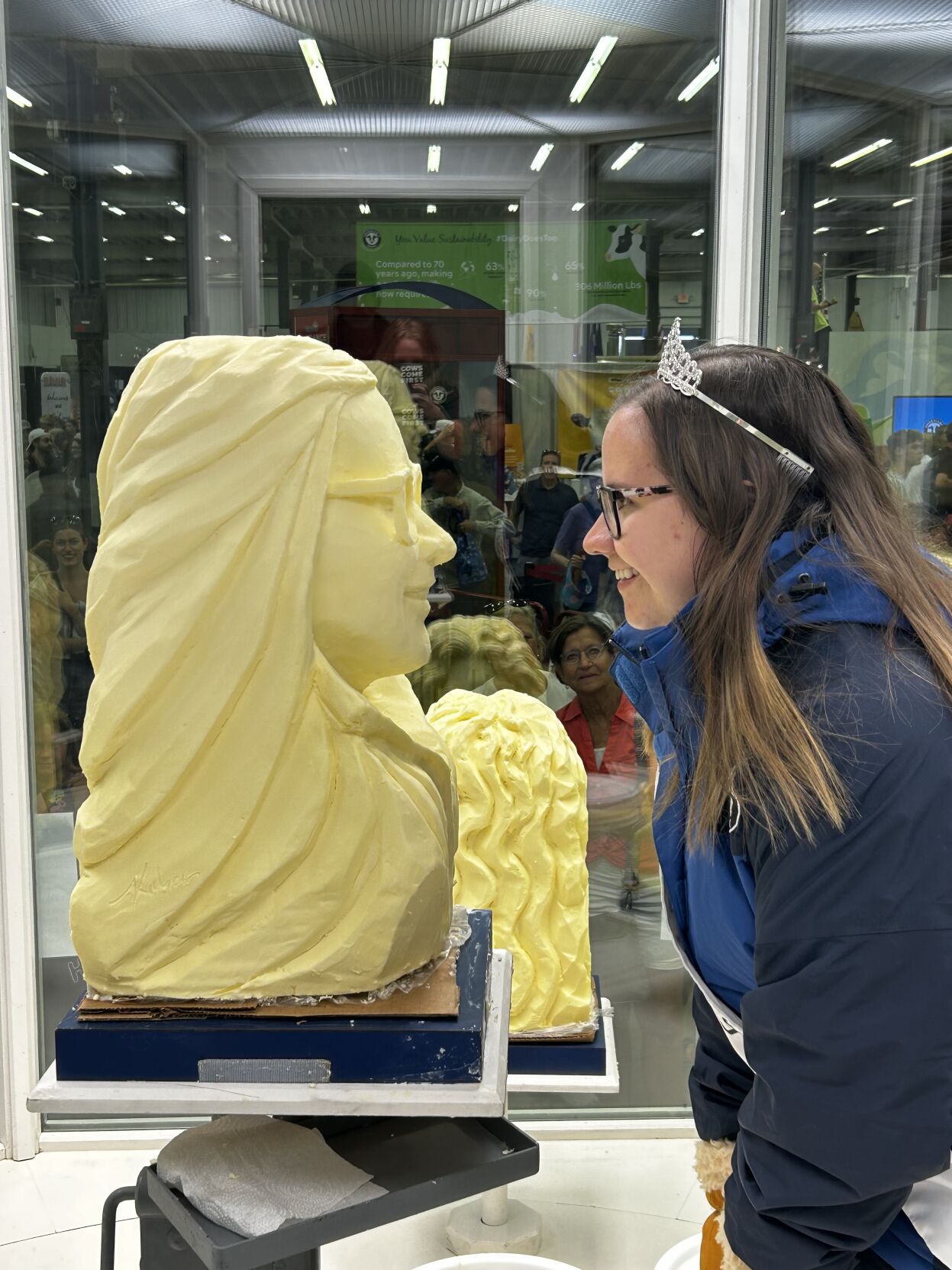 Owatonna girl receives butterhead sculpture at MN State Fair ...