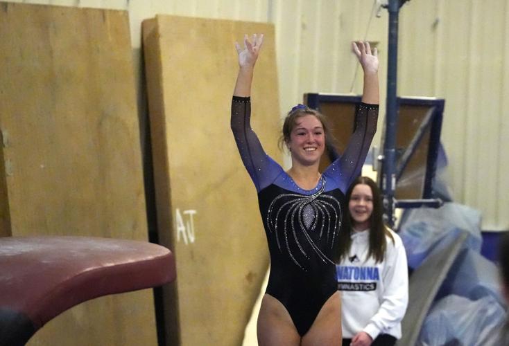 Early season injuries, illnesses don't slow Huskies down in 1st home ...