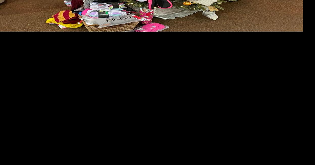 Mitten tree tradition continues at FiftyNorth | News | southernminn.com