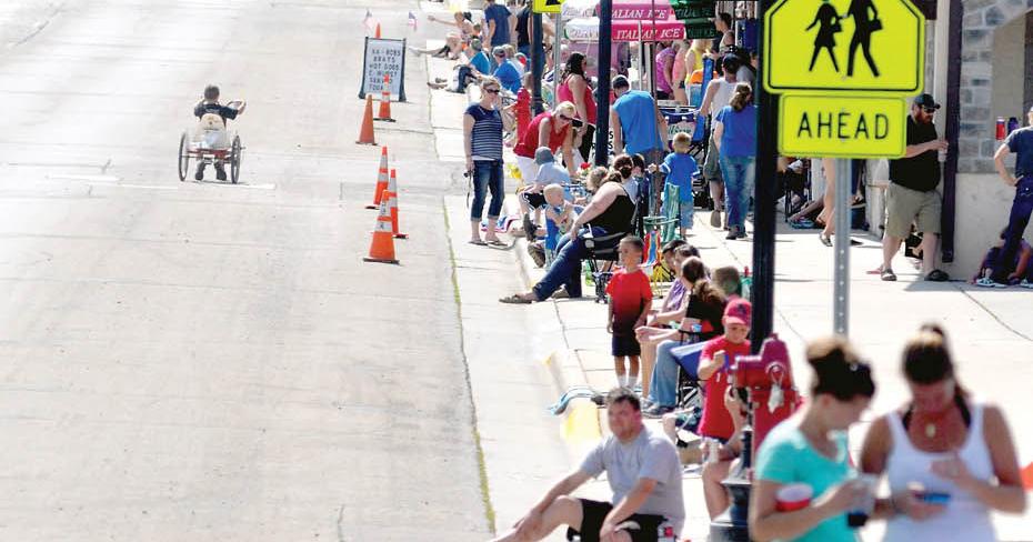 Residents celebrate at 2015 Ellendale Days parade | News | southernminn.com