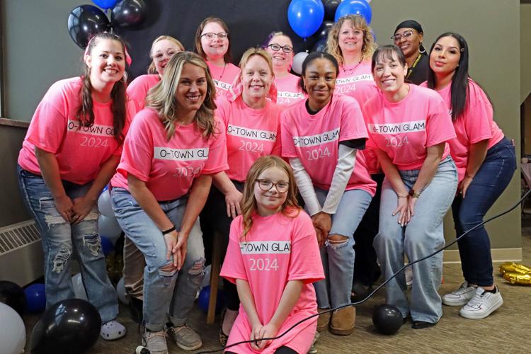 Volunteers help girls prep for prom | News | southernminn.com