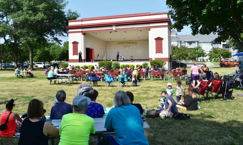 Stunt juggler awes audience in Central Park | Community | southernminn.com