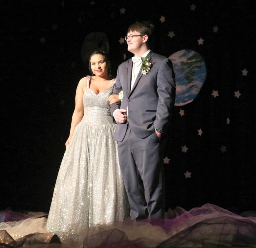 Blooming Prairie, Medford students dress to the nines for prom | News ...