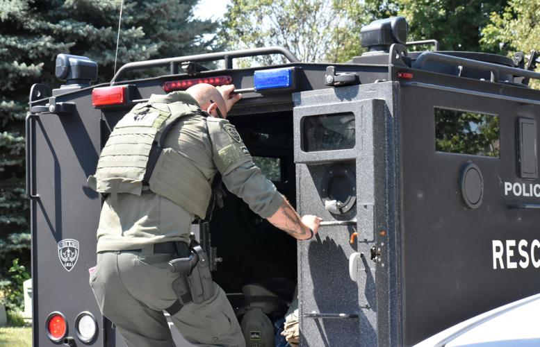 No force used in 2-hour stalemate with armed, barricaded suspect | News ...