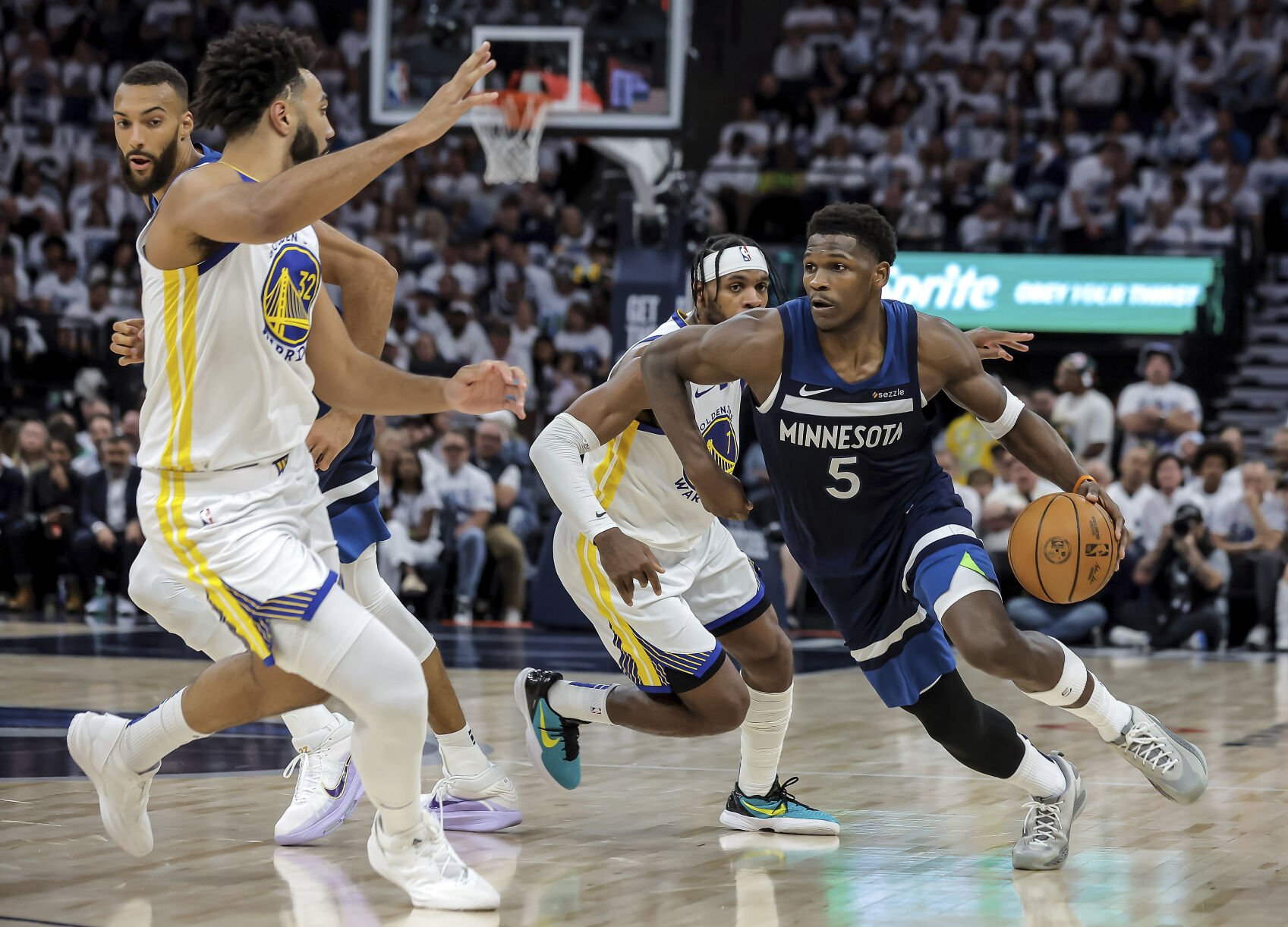 Timberwolves beat Curry-less Warriors 117-93 in Game 2 to even series ...