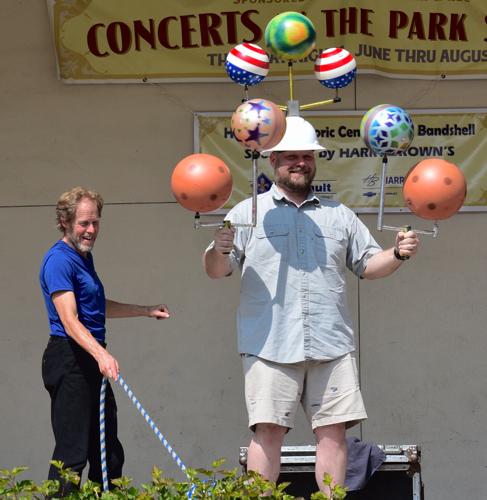 Stunt juggler awes audience in Central Park | Community | southernminn.com