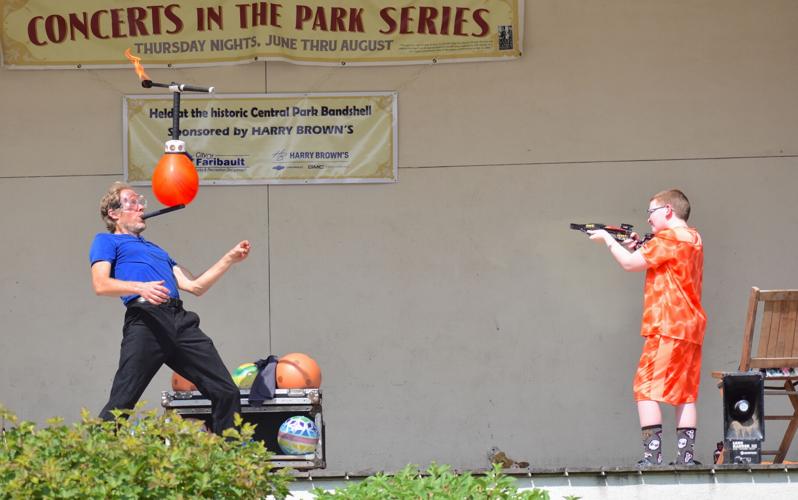 Stunt juggler awes audience in Central Park | Community | southernminn.com
