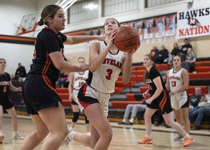 Cleveland girls run past Madelia | Sports | southernminn.com