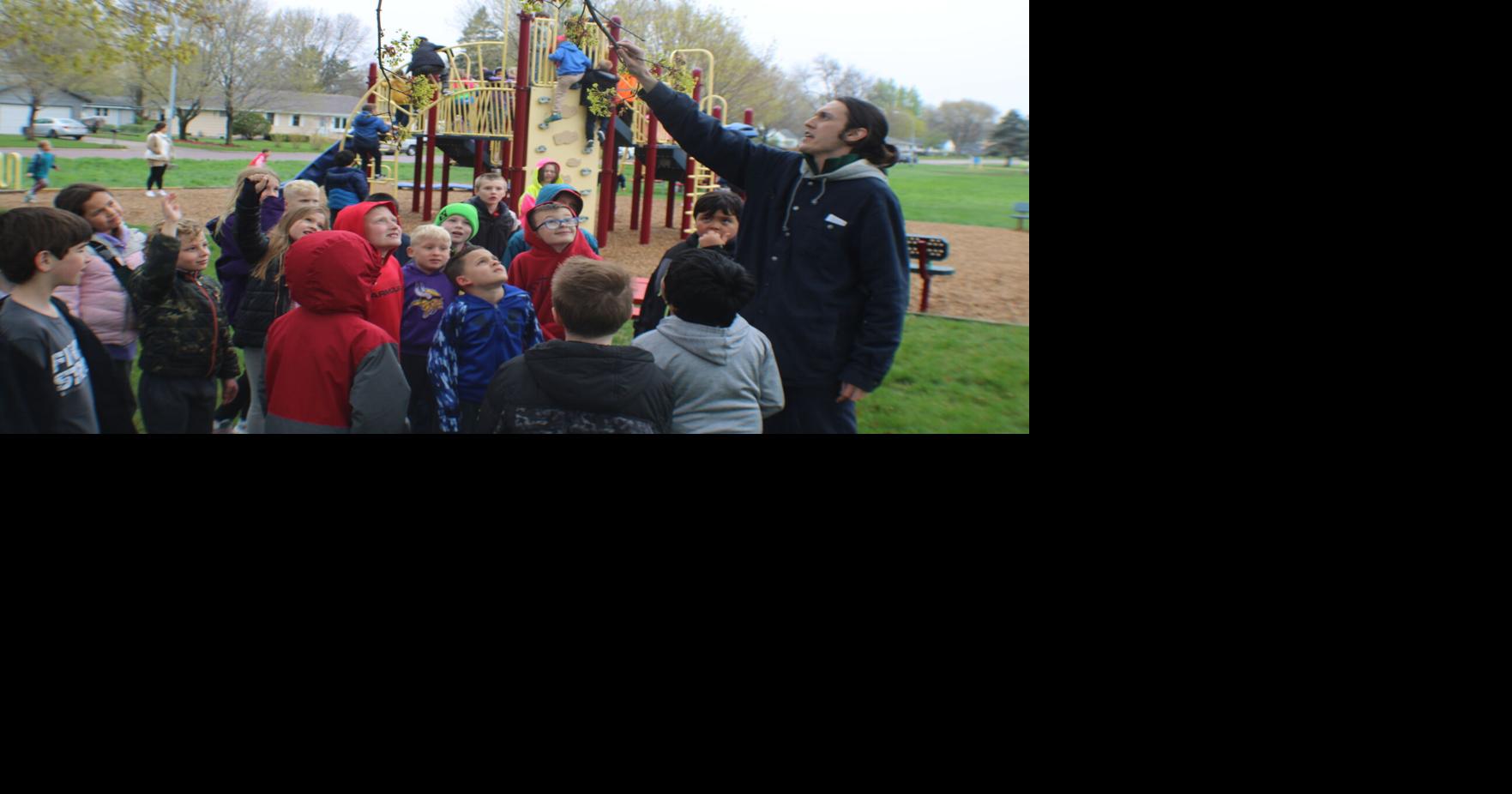 Le Sueur 2nd graders help plant tree for Arbor Day | News ...