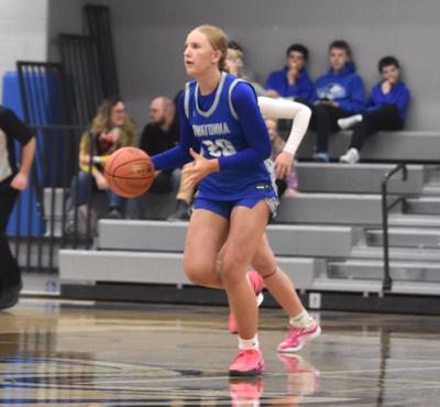 Huskies suffer 1st loss of season against Wildcats at home | Sports ...