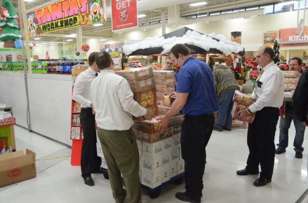 Faribault Hy-Vee donates 2,500 food items to local food shelf ...