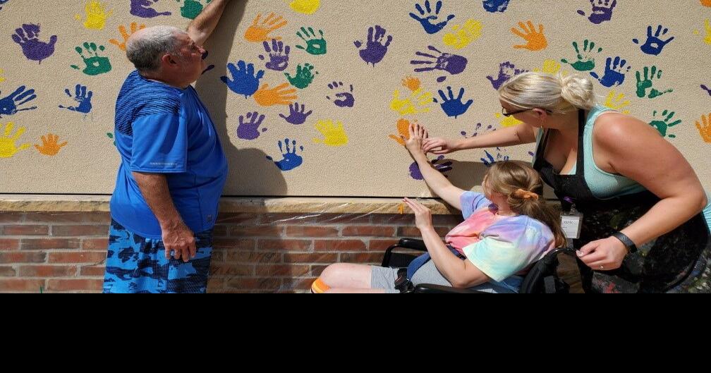 Epic Enterprise stakeholders create Dundas mural | News | southernminn.com