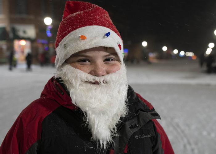 Le Center Hollydaze parade spreads Christmas cheer through snowstorm ...