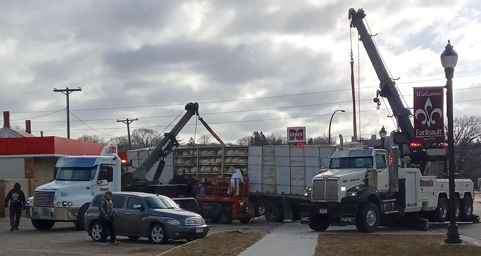 Semi carrying turkeys overturns | News | southernminn.com