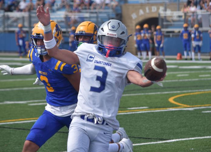 Huskies open season in dominating fashion, win 50-7 over Raiders ...