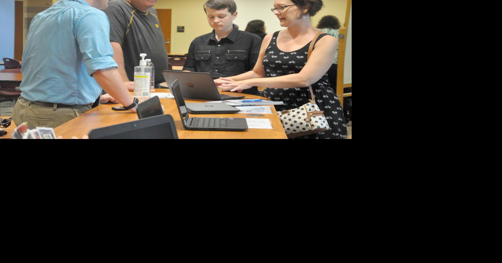 New tech, new teachers, new students get acquainted at TCU High School ...