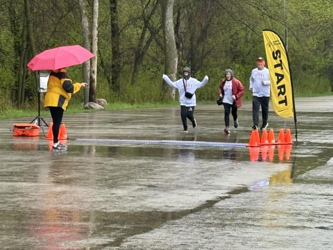 Racers gather despite rain for cancer charity run | Community ...