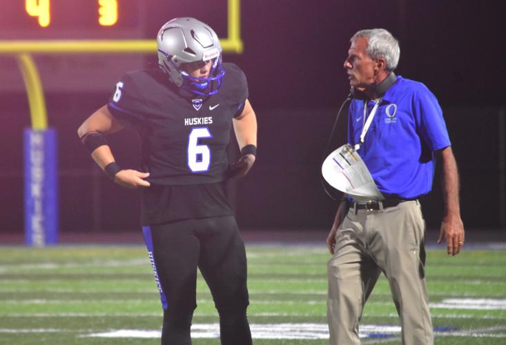 Huskies stay undefeated halfway through regular season, beat Raiders 39 ...