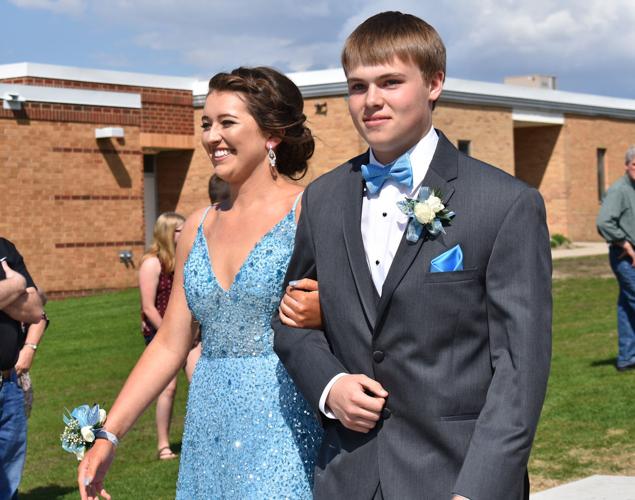 GALLERY: K-W prom-goers spend a 'Knight' in Paris | News | southernminn.com