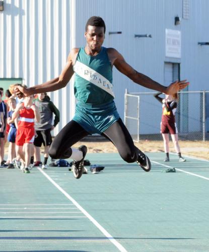 FHS track teams enjoy good weather at home invite | Sports ...