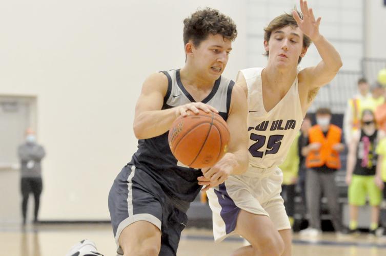 Saints down New Ulm in rivalry thriller | Sports | southernminn.com