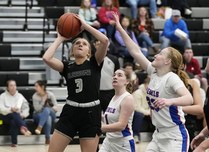 Awesome Blossoms use 35 unanswered points to power 3rd straight victory ...