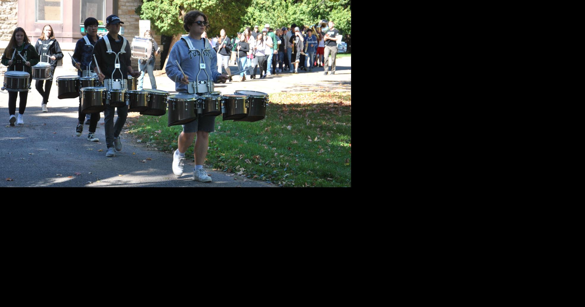 FHS homecoming royalty tours district | News | southernminn.com
