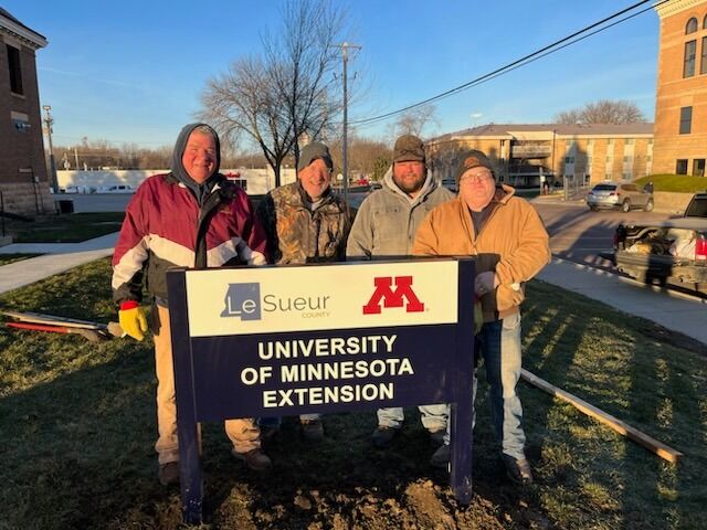 Le Sueur County Commissioners install U of M Extension Offfice sign ...