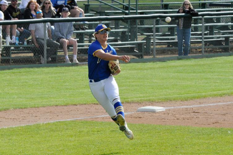 Feeney dominates on the mound to lead Giants in postseason victory over ...