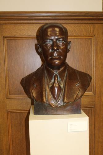 Queen of Norway helps St. Olaf open new vault for historic collections ...