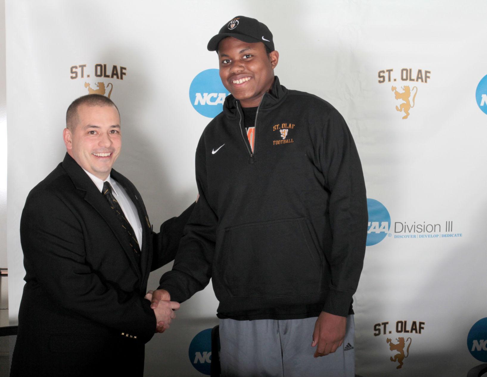 St. Olaf College football team signs teen who battled cancer | Sports ...