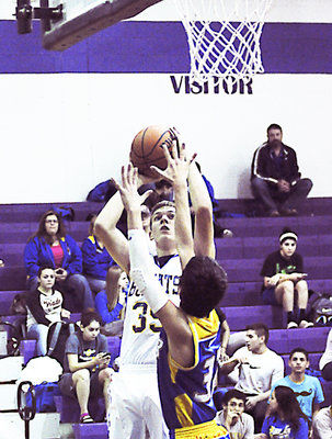 S-T varsity hoops split with Freer Buckaroos | News | southtexasnews.com
