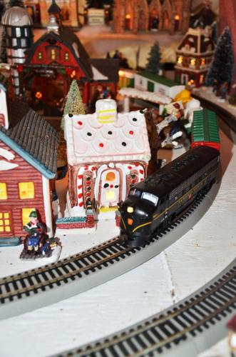 ‘All aboard!’ – Holiday train display opens to public | Features ...