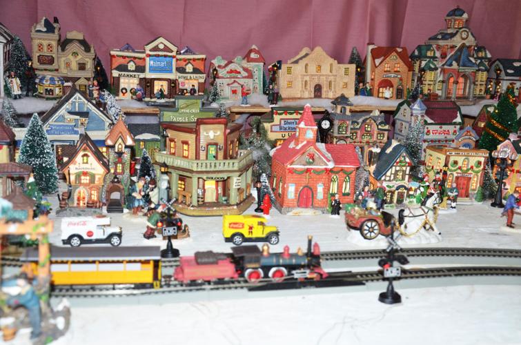 ‘All aboard!’ – Holiday train display opens to public | Features ...