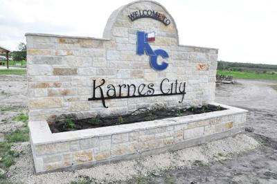 Sign of progress: Karnes City area resident builds new sign to welcome ...