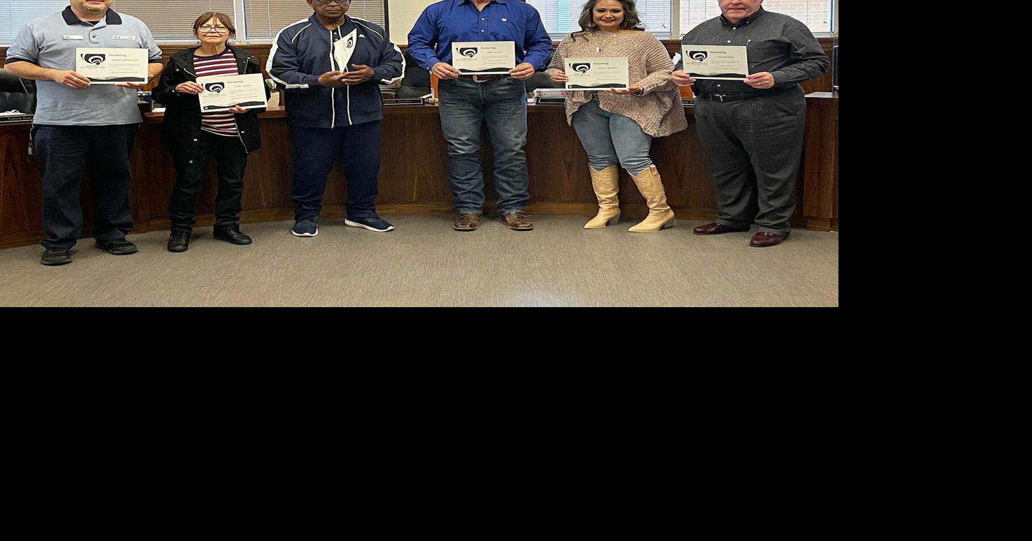 REFUGIO ISD STUDENTS HONOR SCHOOL BOARD MEMBERS | News | southtexasnews.com