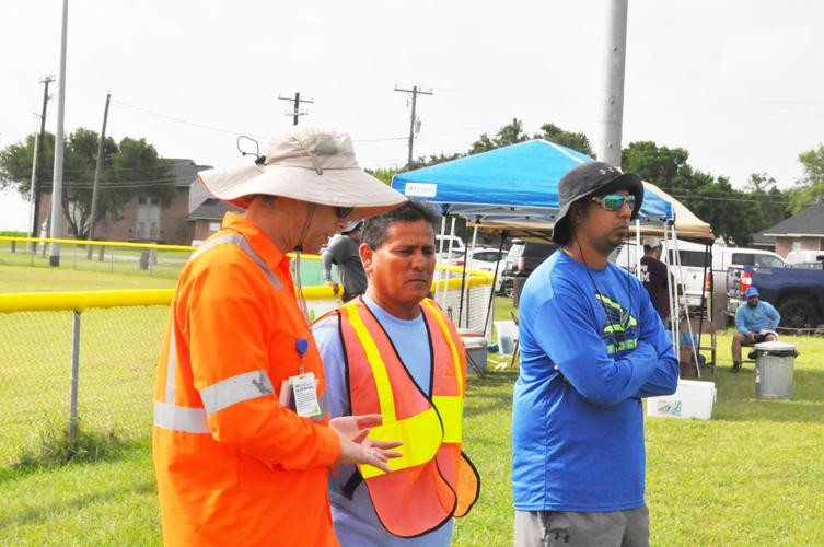 GCGV volunteers pitch in to improve Taft parking lot | Entertainment ...